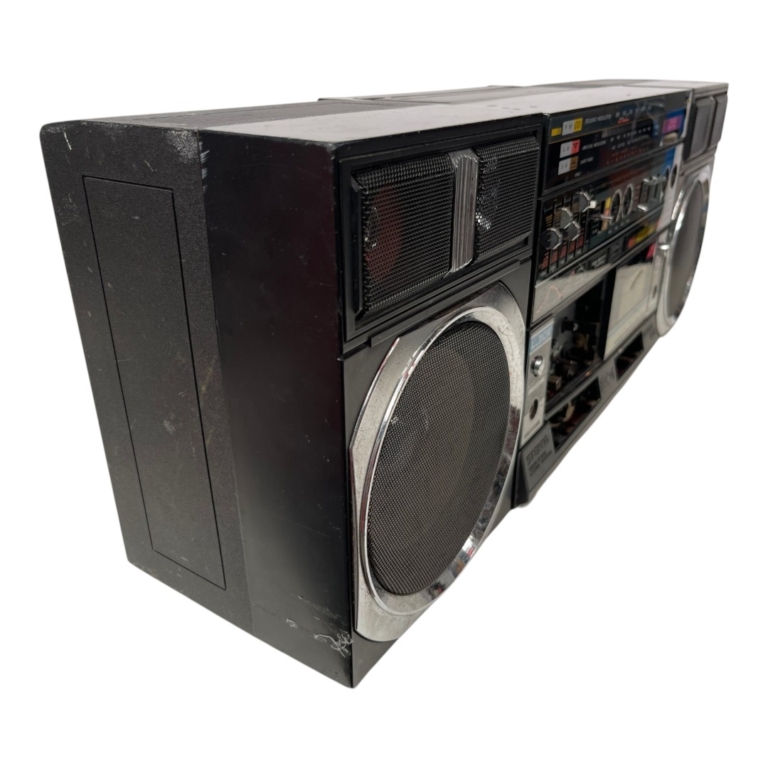 Boombox Reproductor De Cassette y Radio Vintage – Amor Bodega