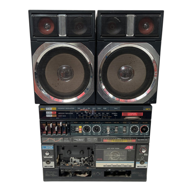 Boombox Reproductor De Cassette y Radio Vintage – Amor Bodega